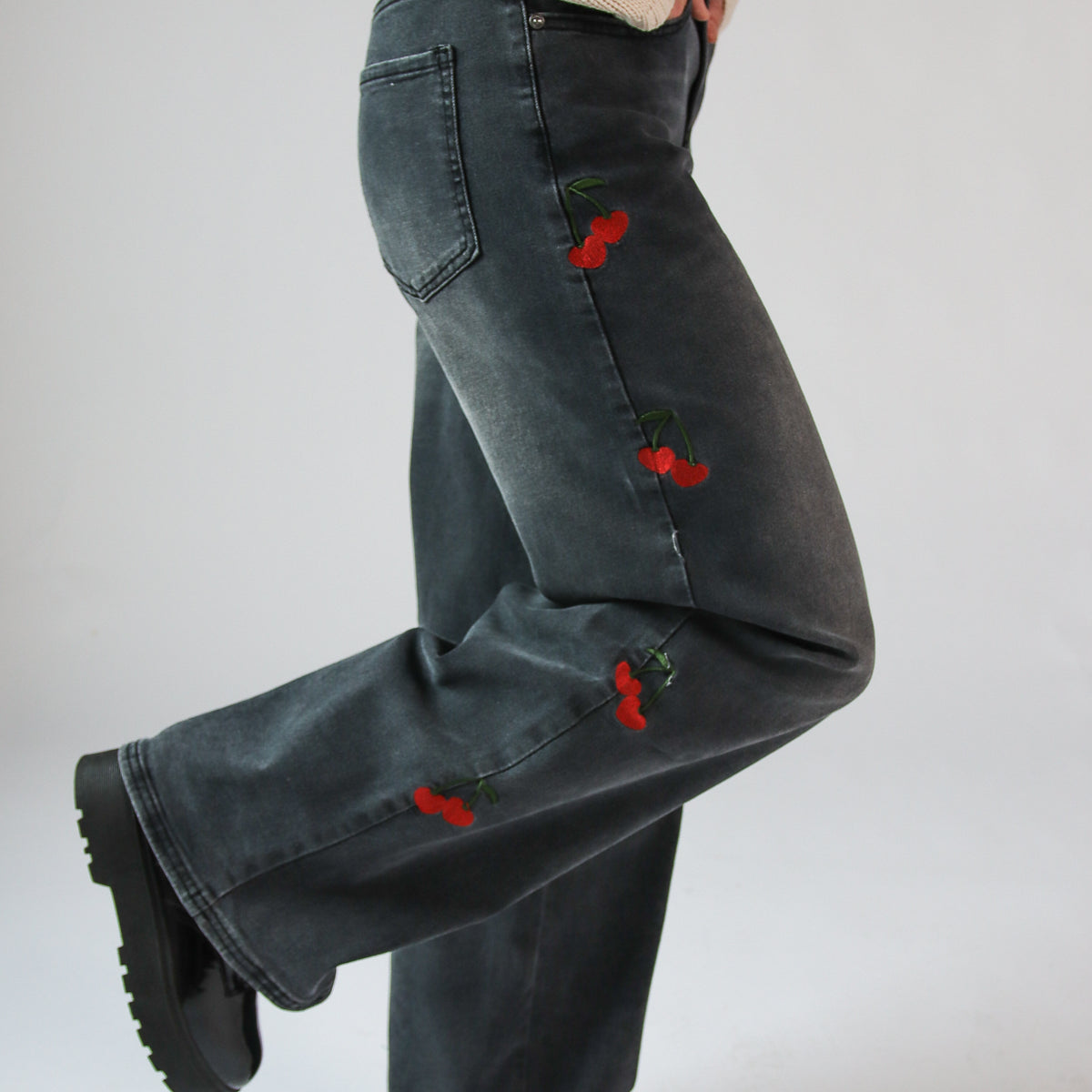 Embroidered Cherry Wide Leg Jeans – Ragstock