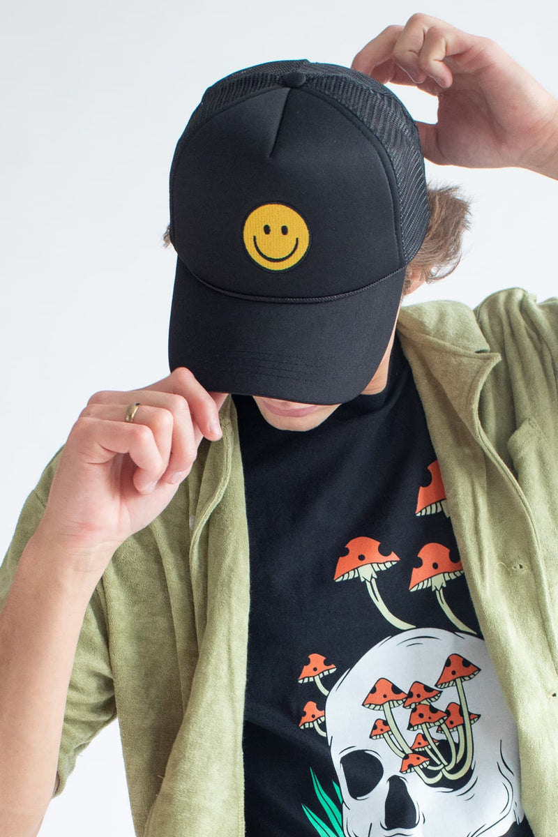 Smiley Face Trucker Hat – Ragstock